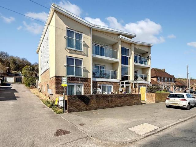 Mile Oak Road, Portslade, Brighton 1 bed flat to rent £1,195 pcm £276 pw