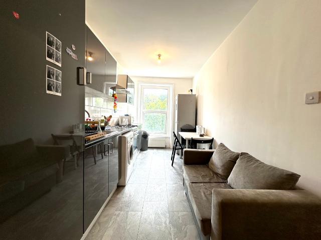 Mile End Road, Mile End E1, 2 bed flat to rent, £2,400 pcm | PrimeLocation