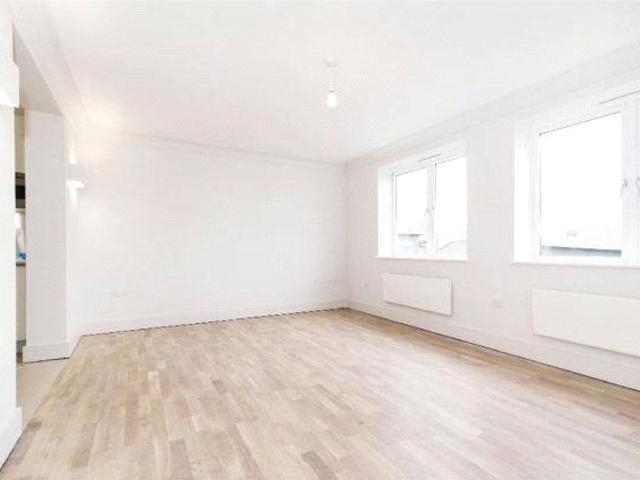 Mile End Road, Albion Court E1, 2 bed property to rent, £2,500 pcm | PrimeLocation
