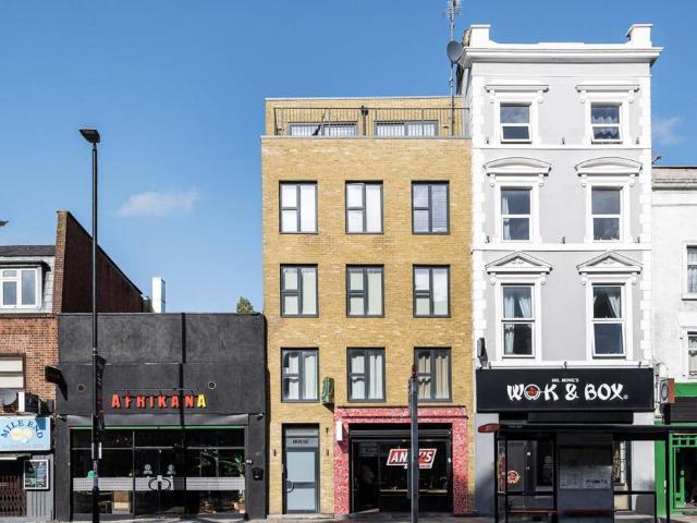Mile End Road, London 1 bed flat to rent £1,975 pcm £456 pw