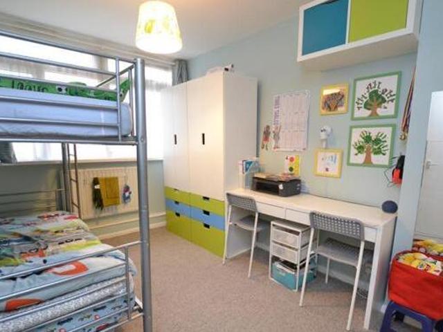 Mile End Road, London, 1 Bedroom Flat