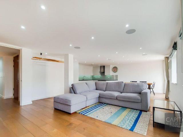 Mile End Road, London 3 bed apartment to rent £4,000 pcm £923 pw