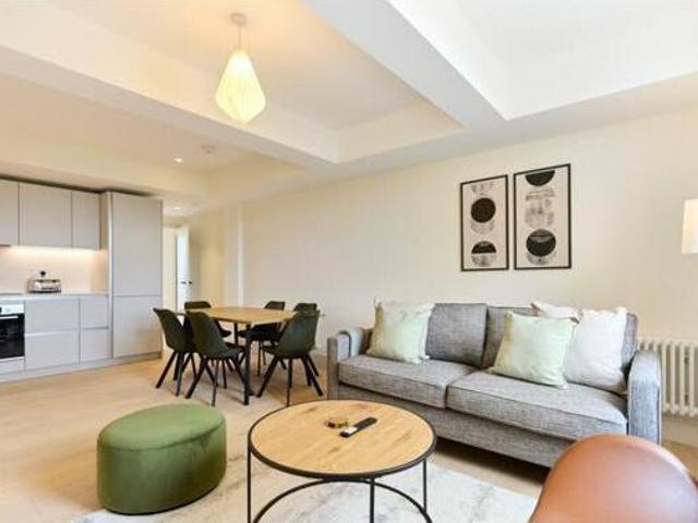 Mile End Road, London, 3 Bedroom Apartment