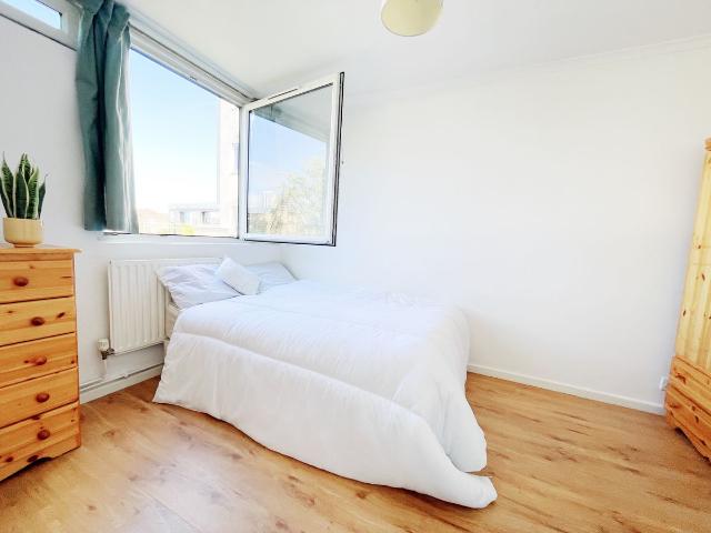 Mile End Road, London E3, 6 bed shared accommodation to rent, £900 pcm | PrimeLocation