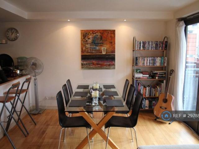 Mile End Road, London, E1 2 bed flat to rent £2,492 pcm £575 pw