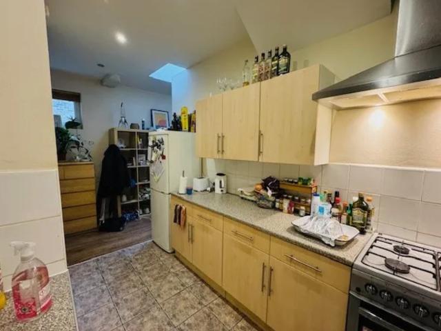 Mile End Road, London E1, 2 bed flat to rent, £2,195 pcm | PrimeLocation