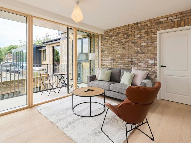Mile End Road, London E1, 2 bed flat to rent, £4,250 pcm | PrimeLocation