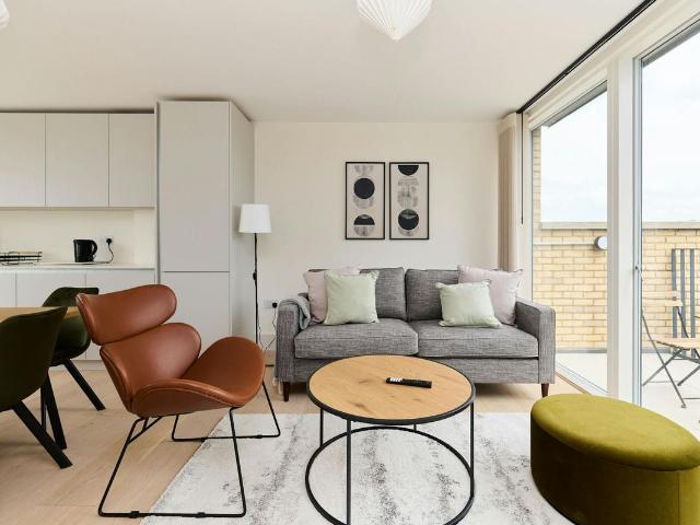 Mile End Road, London E1, 3 bed flat to rent, £5,500 pcm | PrimeLocation