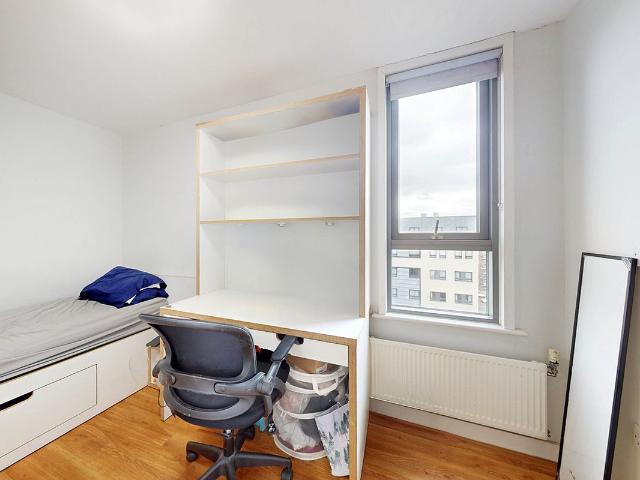 Mile End Road, London E1, Room to rent, £1,083 pcm | PrimeLocation