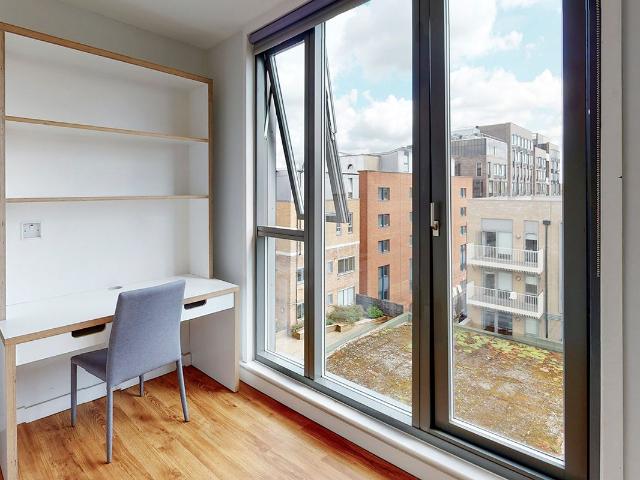 Mile End Road, London E1, Room to rent, £1,192 pcm | PrimeLocation