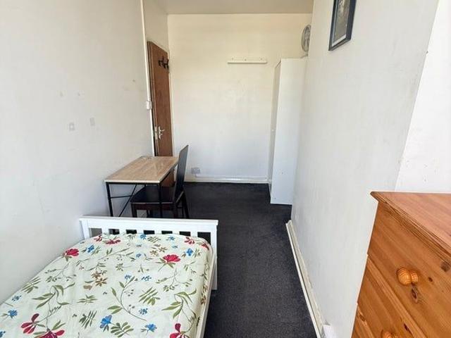 Mile End Road, London E1, Room to rent, £650 pcm | PrimeLocation