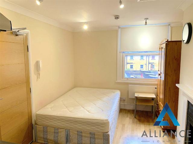 Mile End Road, London E1, Studio to rent, £1,250 pcm | PrimeLocation
