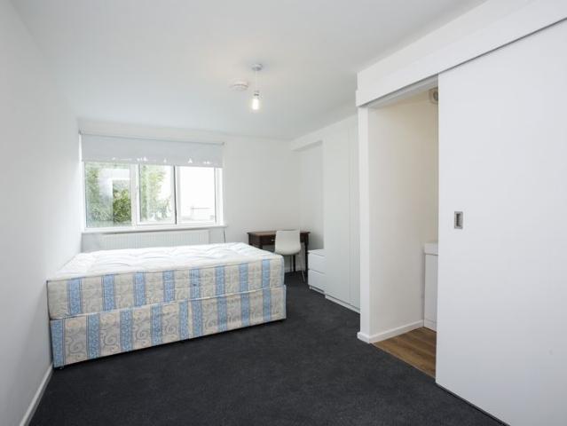 Mile End Road, Stepney E1, Room to rent, £1,100 pcm | PrimeLocation