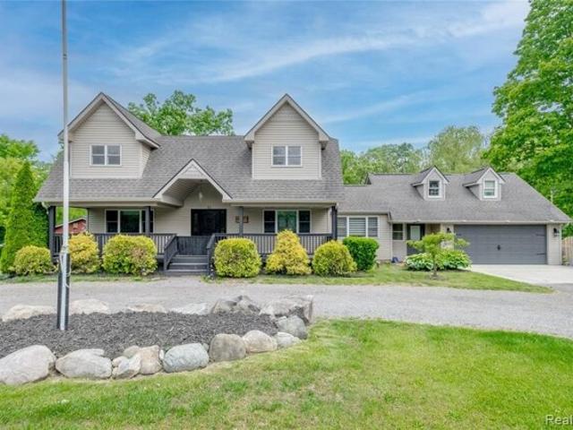 Mile Rd, Green Oak Township, Home For Sale
