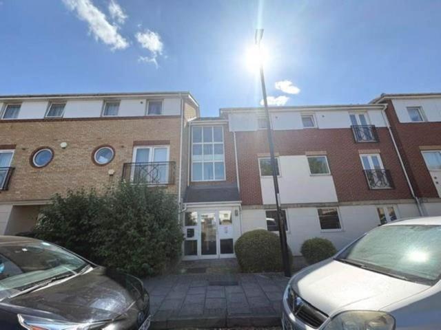 Miles Drive, London, SE28 0JA 2 bed apartment to rent £1,595 pcm £368 pw