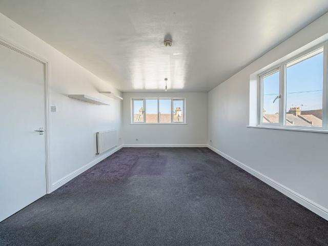 Miles Road, Mitcham CR4, 1 bed flat to rent, £1,490 pcm | PrimeLocation