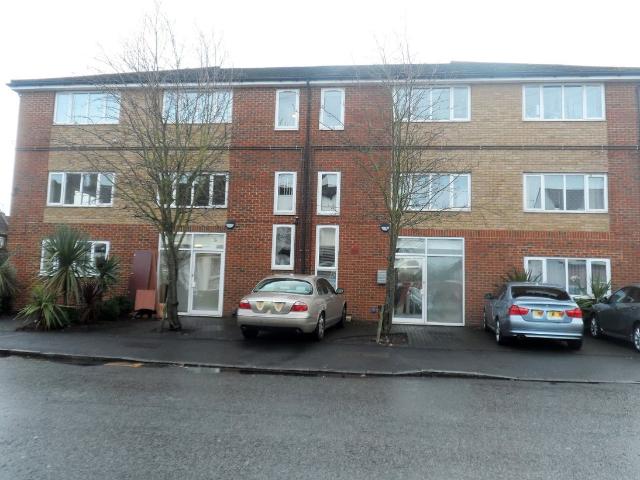 Miles Road, Mitcham CR4, 1 bed flat to rent, £1,350 pcm | PrimeLocation