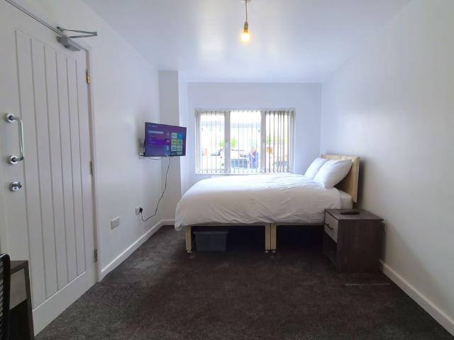 Milestone Road, Dartford DA2, Room to rent, £800 pcm | PrimeLocation