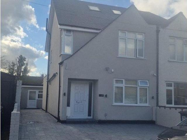 Milestone Road, Dartford DA2, Room to rent, £800 pcm | PrimeLocation