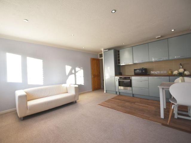 Milford Mews,Streatham, London 1 bed flat to rent £1,450 pcm £335 pw
