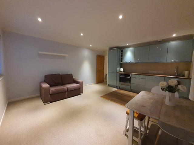Milford Mews, Streatham