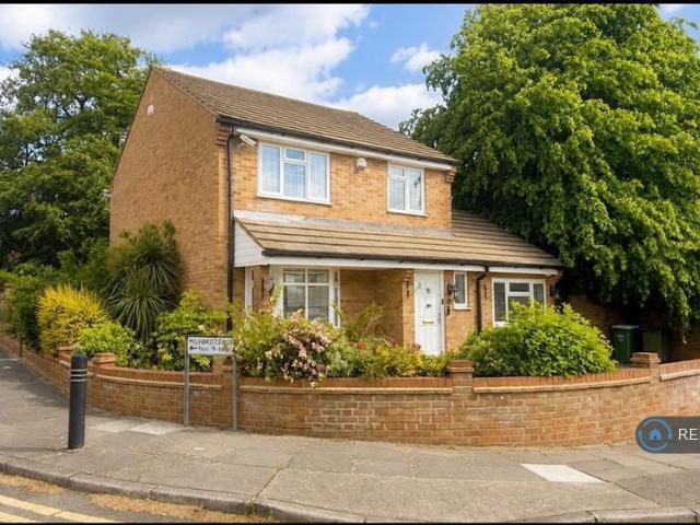 Milford Close, London, SE2 4 bed detached house to rent £3,200 pcm £738 pw