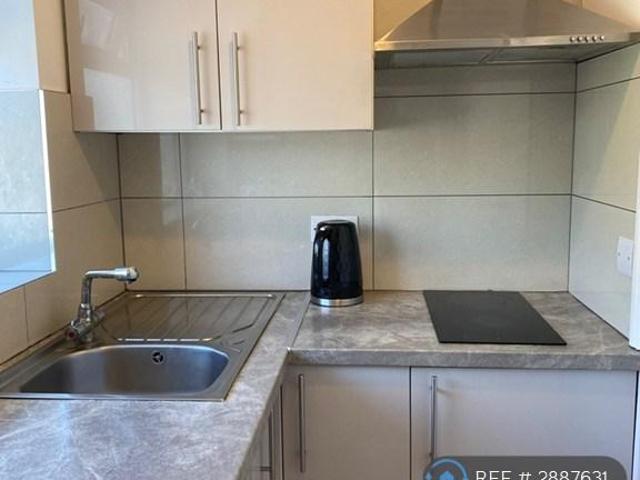 Milford Gardens, Edgware, HA8 Studio to rent £1,050 pcm £242 pw