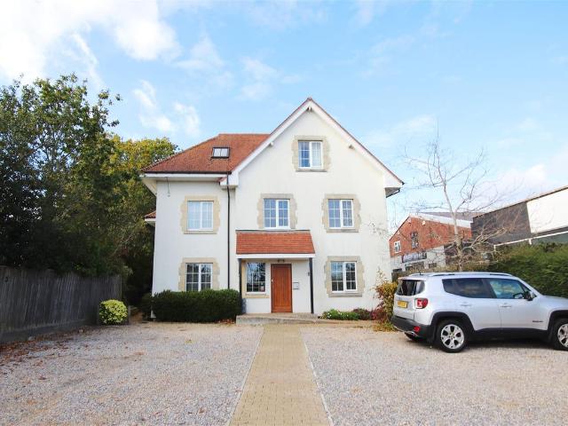 Milford Road, Lymington SO41, 1 bed flat to rent, £950 pcm | PrimeLocation