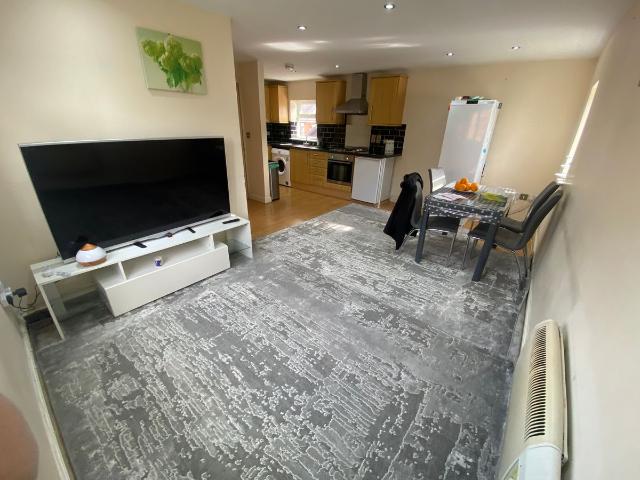 Military Road, Northampton NN1, 2 bed flat to rent, £900 pcm | PrimeLocation