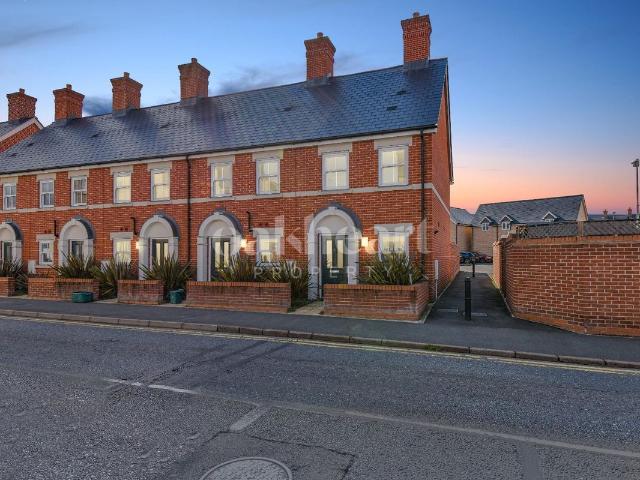 Military Road, Colchester CO1, 2 bed end terrace house to rent, £1,250 pcm | PrimeLocation