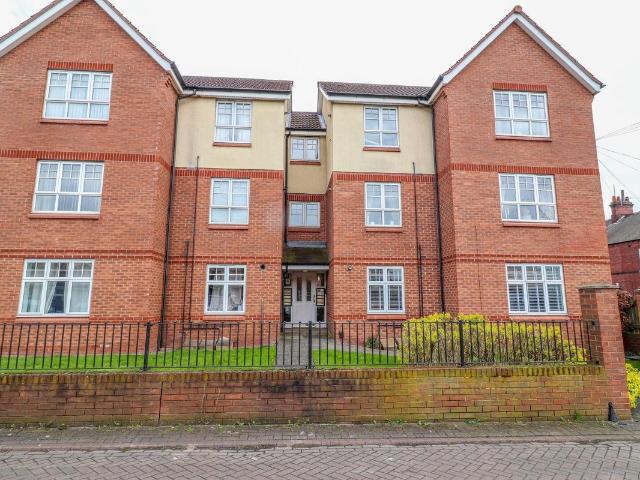 Mill Chase Gardens, Wakefield WF2, 2 bed flat to rent, £850 pcm | PrimeLocation