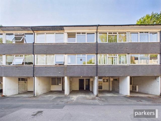 Mill Close, Berkshire RG41 3 bed terraced house to rent £1,850 pcm £427 pw