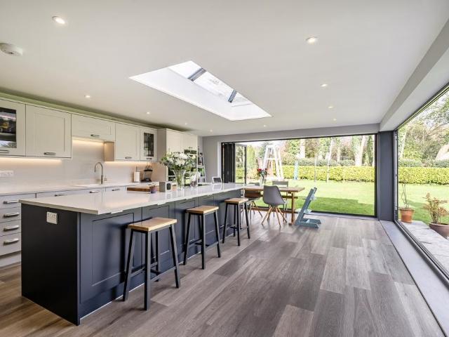 Mill Close Horsham RH13 4 bed detached house to rent £3,500 pcm £808 pw