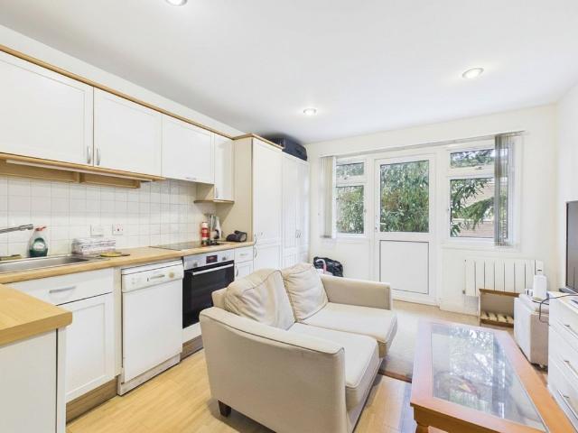 Mill Close, Wokingham, Berkshire RG41, 1 bed flat to rent, £800 pcm | PrimeLocation