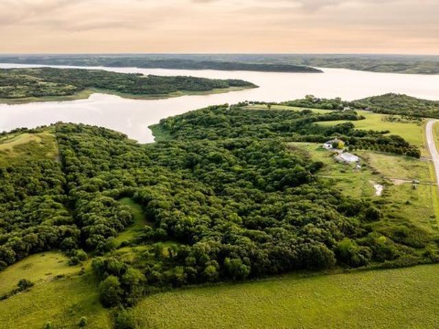 Mill Cove Dr, Manhattan, KS 66503