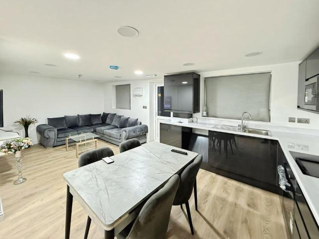 Mill Farm Crescent, Whitton, Hounslow 1 bed flat to rent £1,450 pcm £335 pw