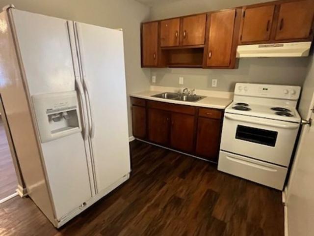 Mill Gardens Apts 2 Bedroom Apartment for Rent at 615 Cedarwood Dr, Bonaire, GA 31005