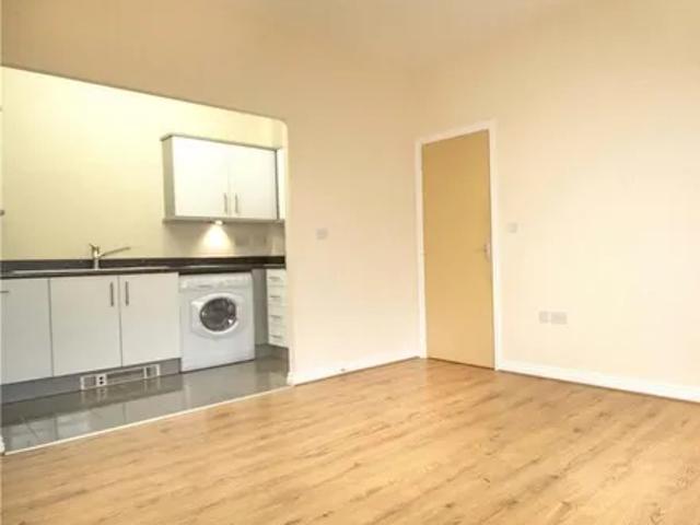 Mill Hill Broadway, M1, London, NW7 2JS, United Kingdom | 2 bed apartment for rent #140800775 | Rentberry
