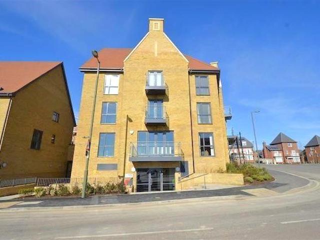 Mill Hill, London NW7 2 bed flat to rent £2,350 pcm £542 pw