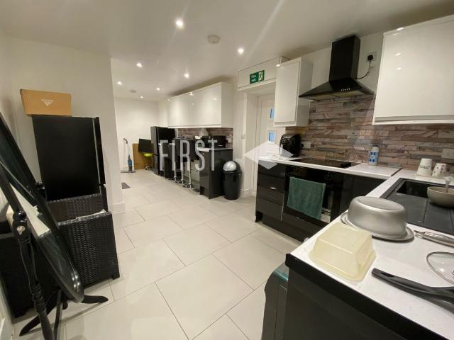 Mill Hill Lane, Highfields LE2, 3 bed flat to rent, £1,300 pcm | PrimeLocation