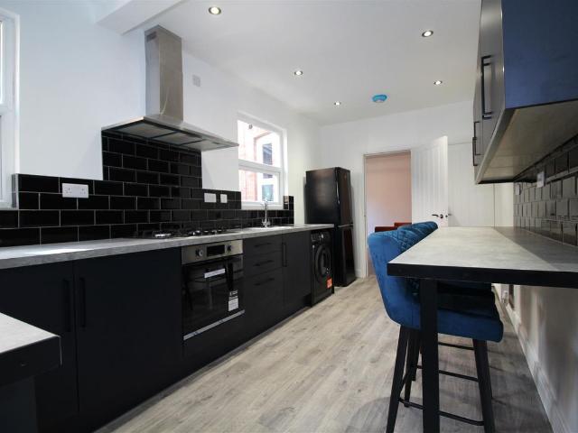 Mill Hill Lane, London Road, Leicester LE2, Room to rent, £725 pcm | PrimeLocation