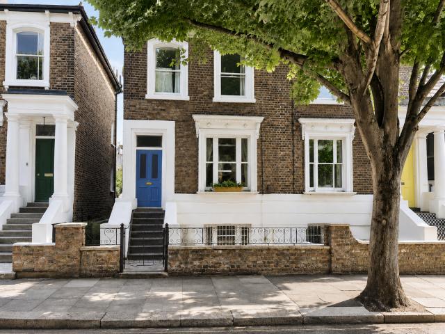 Mill Hill Road, London W3 8JF 1 bed flat to rent £1,750 pcm £404 pw