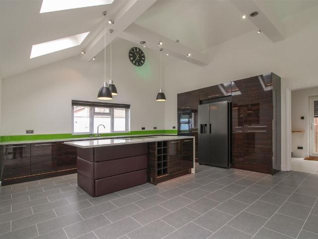 Mill Lane, Hookwood RH6, 3 bed detached bungalow to rent, £2,500 pcm | PrimeLocation