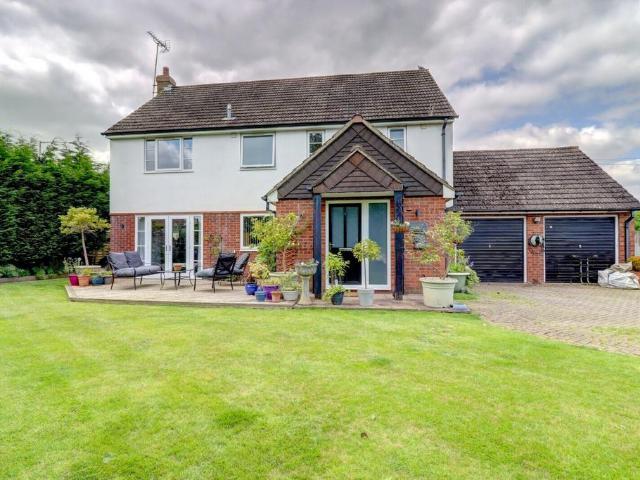 Mill Lane, High Wycombe HP14 4 bed detached house to rent £2,800 pcm £646 pw