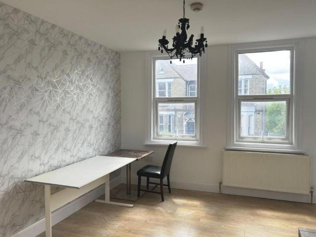 Mill Lane, London, NW6 1 bed flat to rent £1,700 pcm £392 pw