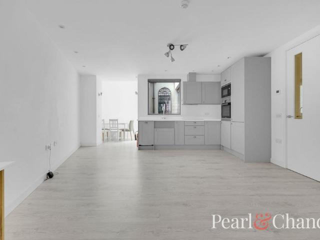 Mill Lane, London, NW6 2 bed apartment to rent £3,500 pcm £808 pw