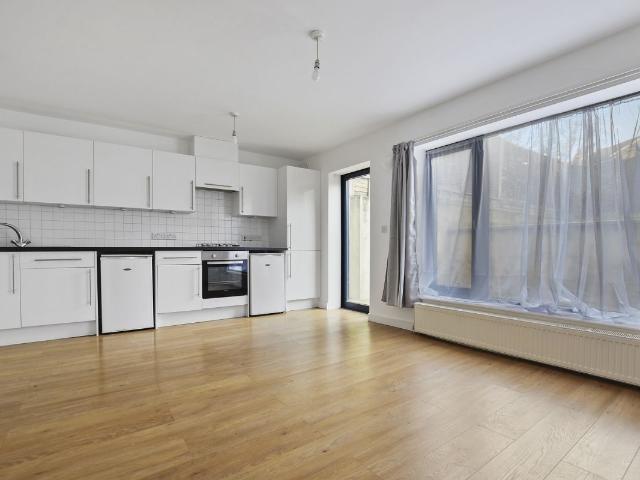 Mill Lane, London NW6, 3 bed flat to rent, £3,250 pcm | PrimeLocation