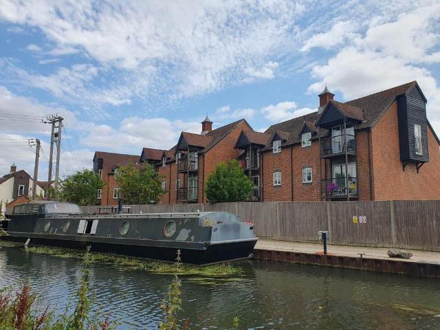 Mill Lane, Newbury 2 bed flat to rent £1,175 pcm £271 pw