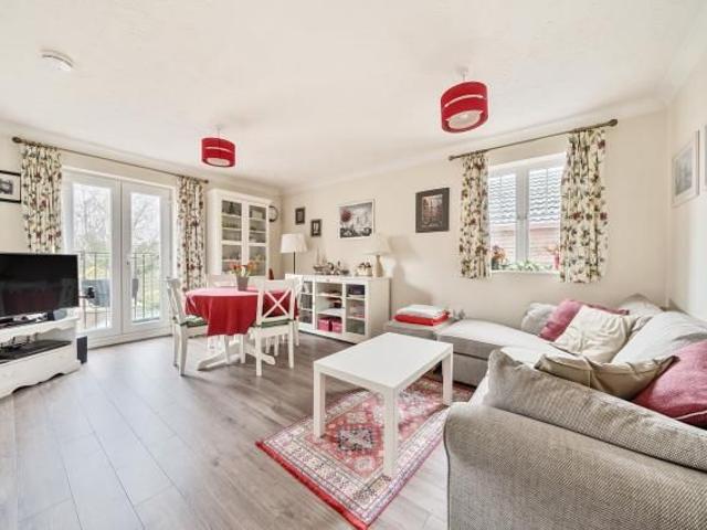 Mill Lane, Newbury RG14, 2 bed flat to rent, £1,300 pcm | PrimeLocation