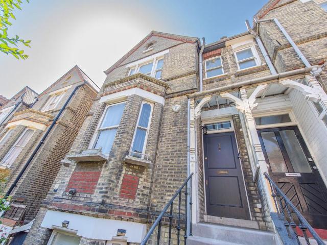 Mill Lane, West Hampstead, London, NW6 3 bed semi detached house to rent £4,767 pcm £1,100 pw
